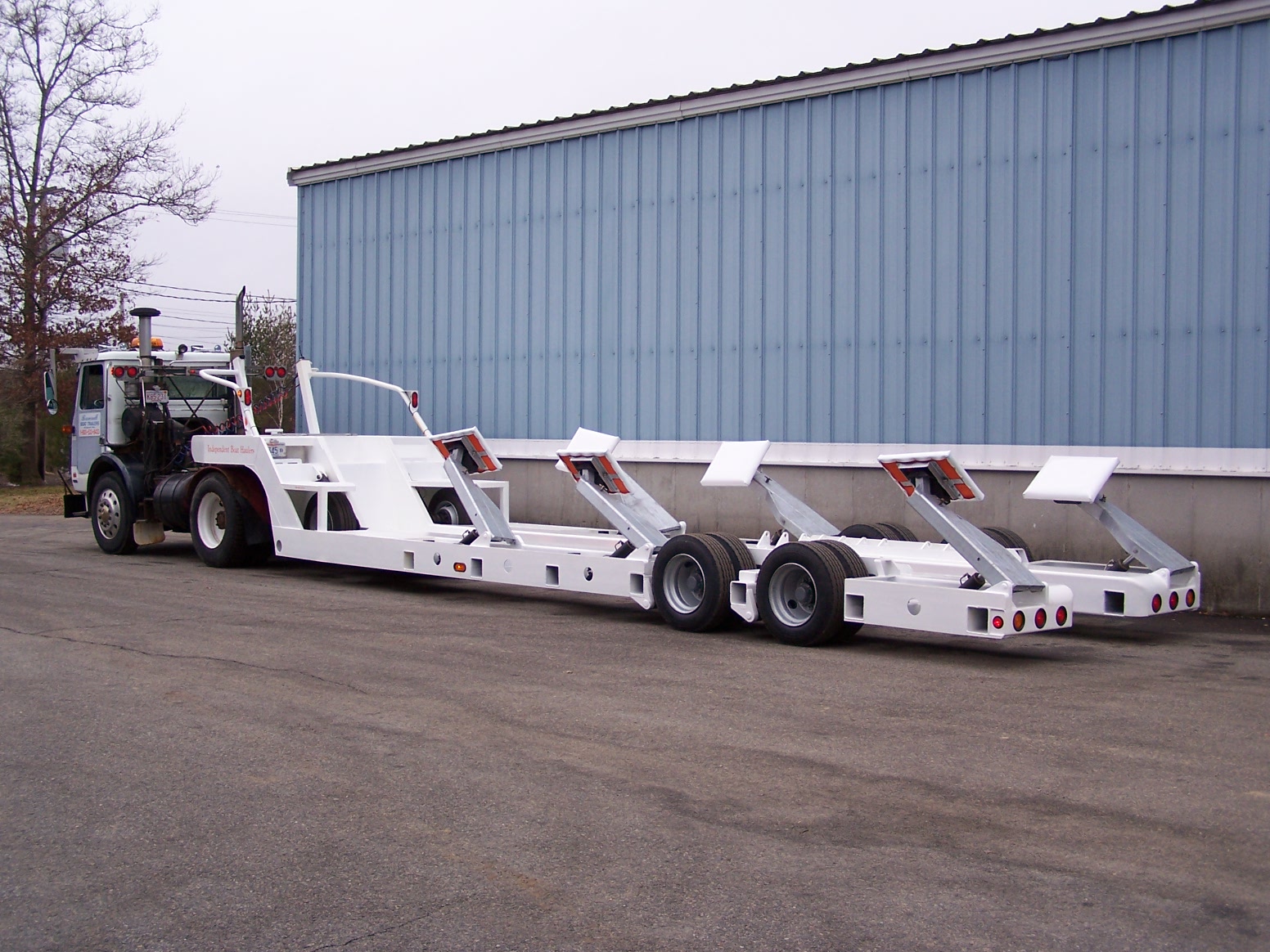 Boat Hauling | Boat Storage | Submersible Trailers