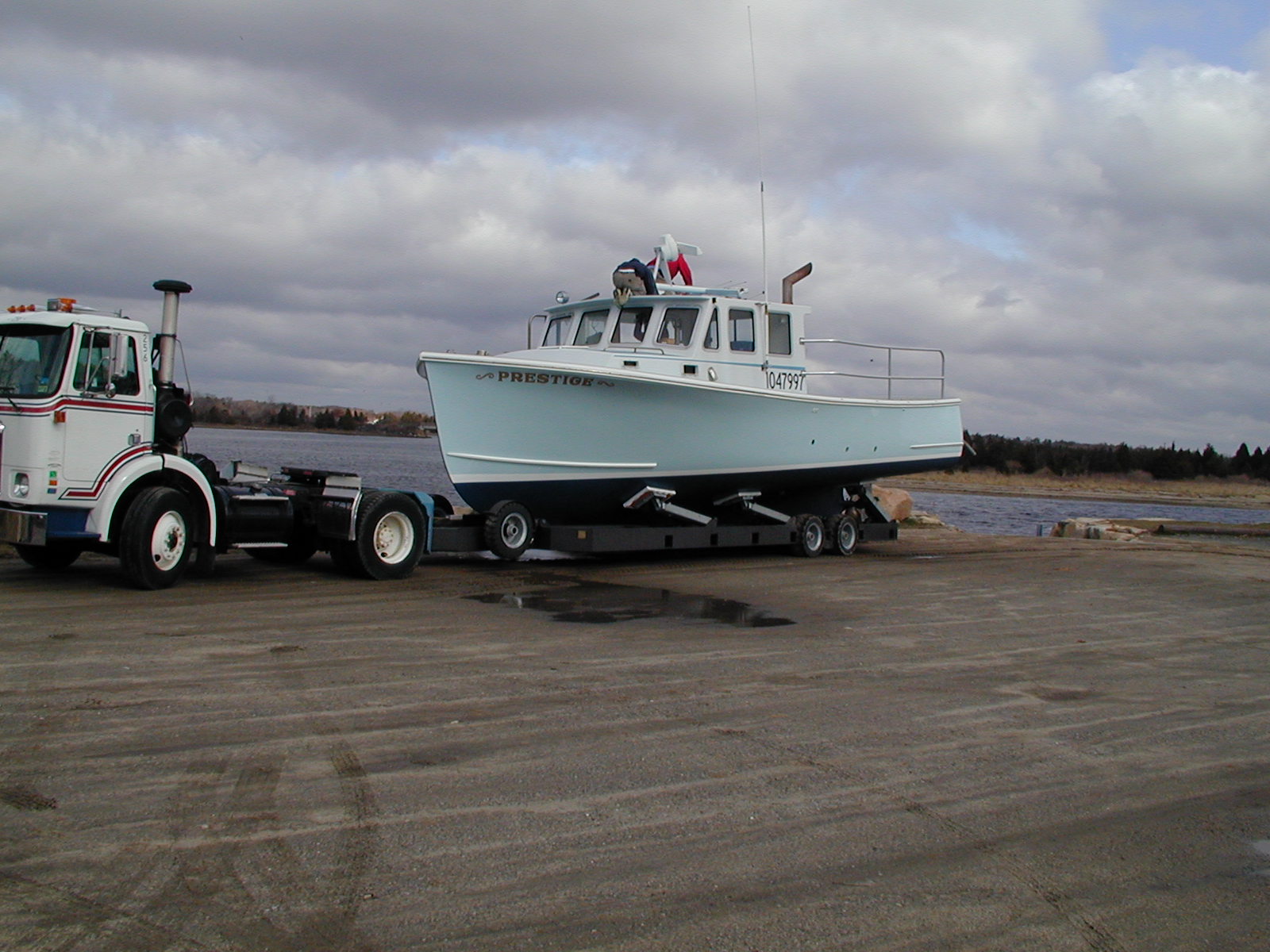 Boat Hauling | Boat Storage | Submersible Trailers